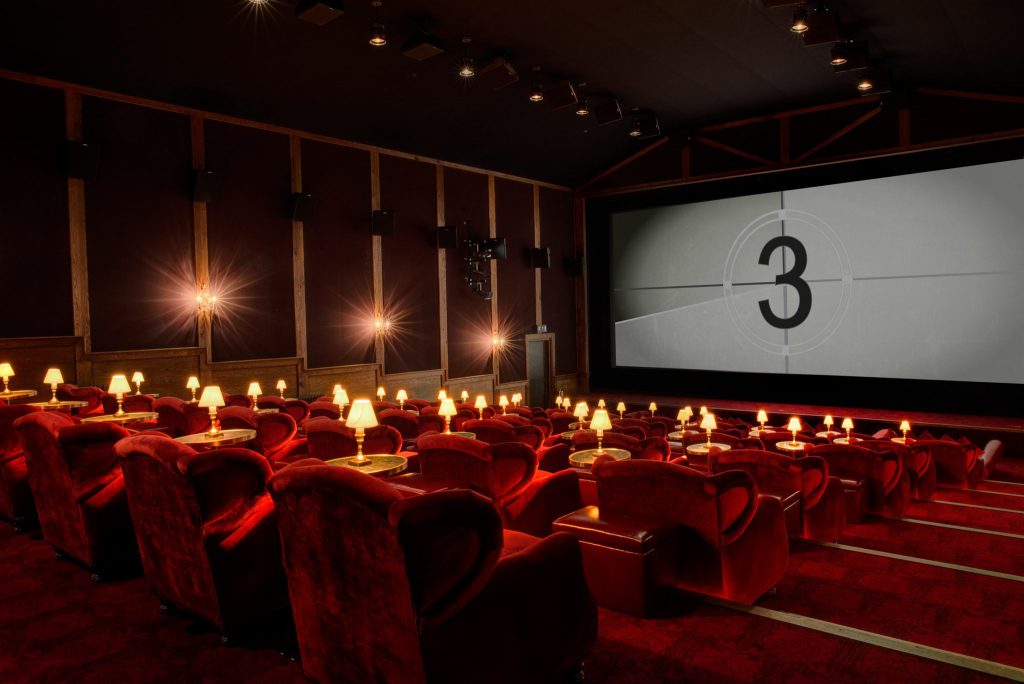 Sự khác nhau ɡiữa cinema và theater 2024 - Ngoại ngữ
